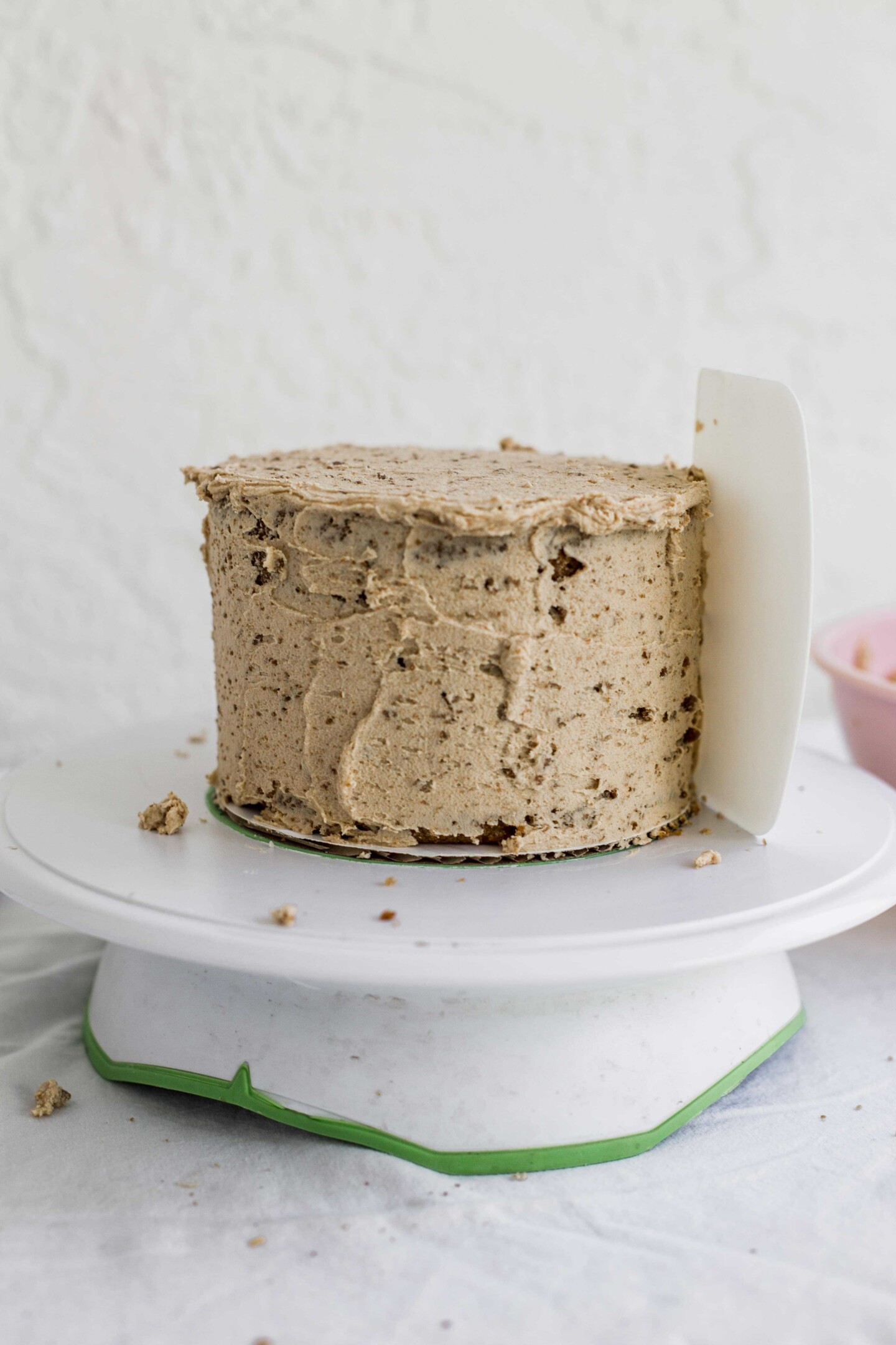 How to Decorate a Cake for Beginners in 10 Easy Steps!