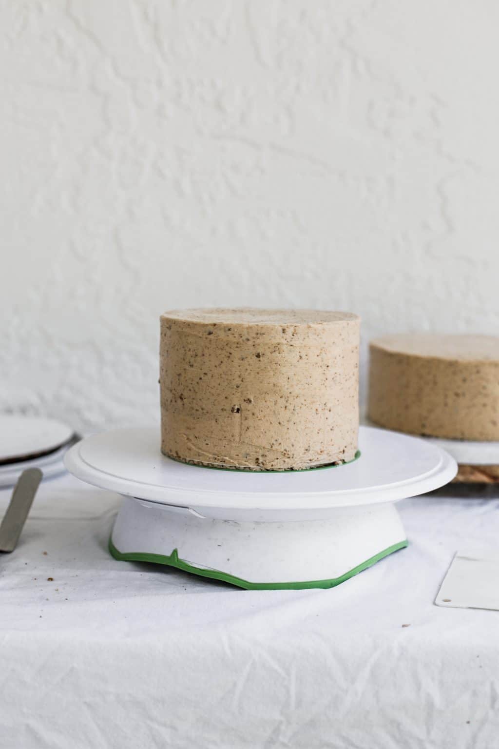 How to Decorate a Cake for Beginners in 10 Easy Steps!