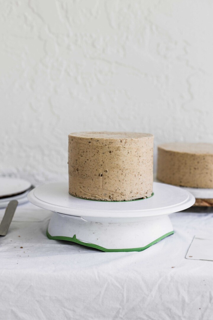 How to Decorate a Cake for Beginners in 10 Easy Steps!