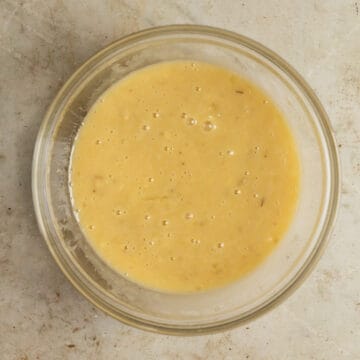 Easy and Moist Banana Cake with Oil - Frosting and Fettuccine