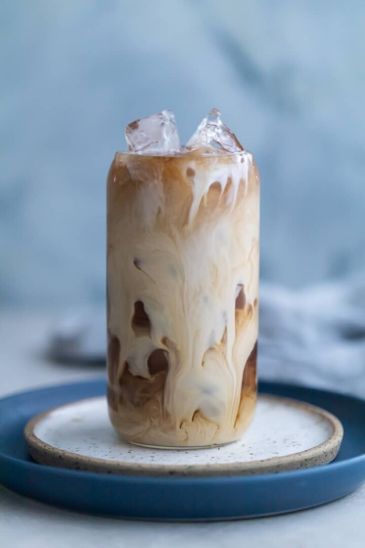 2 Minute Homemade Vanilla Iced Coffee - Frosting and Fettuccine