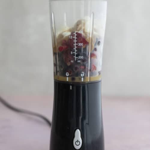 2 Minute Frozen Fruit Smoothie (No Banana) - Frosting and Fettuccine