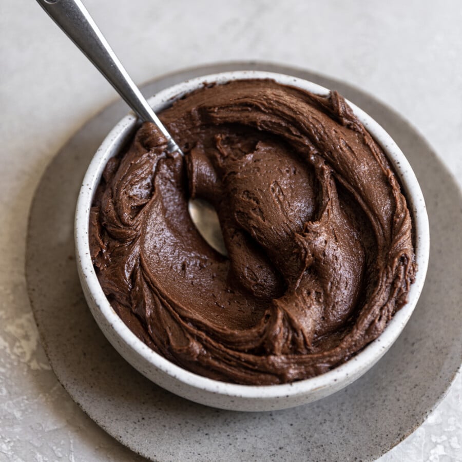 4 Ingredient Quick Chocolate Fudge Frosting - Frosting and Fettuccine